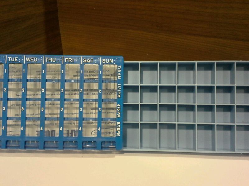 SURGIPACK Safe-T-Dose 7 Day Tablet & Vitamin Organiser With Braille ...