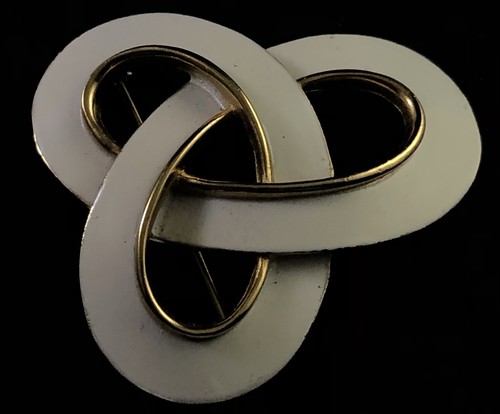 Vintage Crown Trifari Enamel White Gold Tone Celtic Trinity Knot Brooch ...