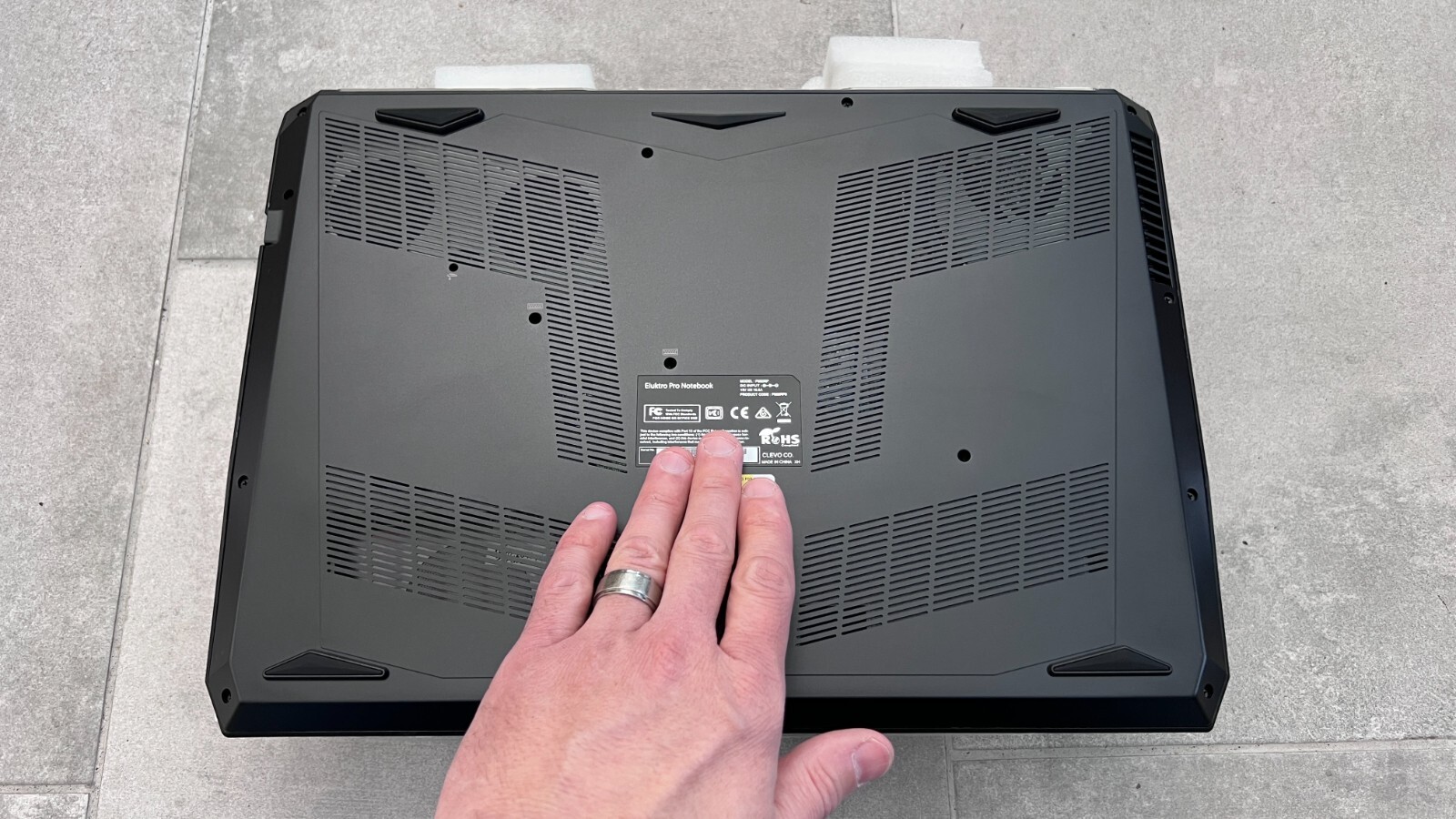 Eluktronics P650RP6 15.6" Gaming Laptop i7 6700HQ Nvidia GTX 1060 FHD ...