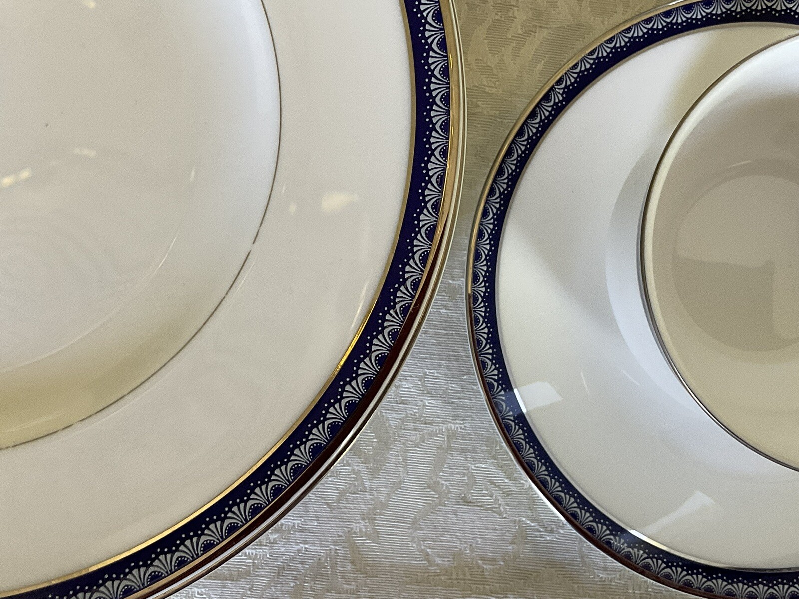 ROYAL WORCESTER: AVALON & HOWARD; ROYAL DOULTON-OXFORD BLUE-TABLEWARE ...