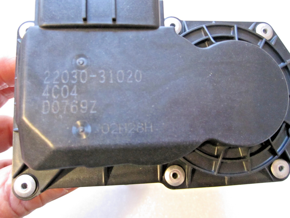 New Genuine Toyota 22030-31020 Throttle Body For 2006-16 Lexus IS250 ...