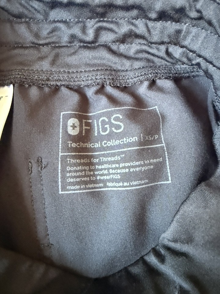 FIGS Technical Collection Women's XS Black Cargo Jogger Scrub Pant ...