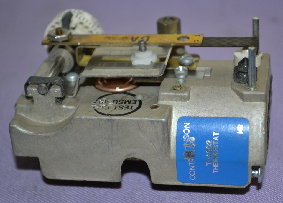 Johnson Controls T-4002-201 Single Temperature Pneumatic Direct Act ...