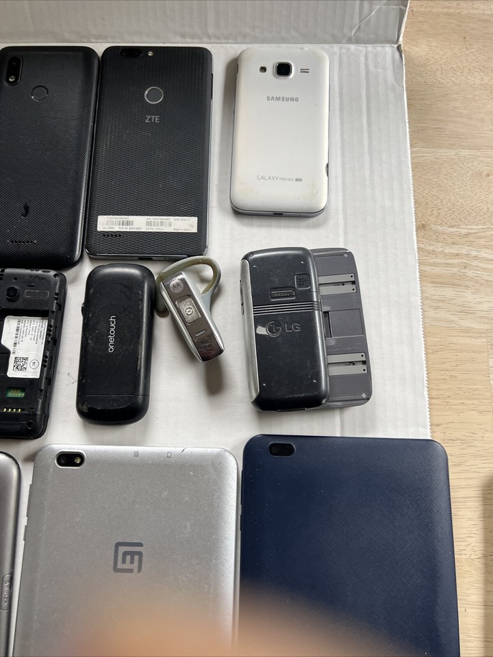 Lot of 19 Assorted Smartphones / Cell Phones. And 4-Tablets for Parts ...