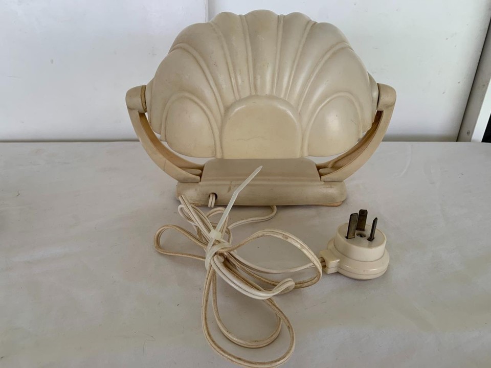 VINTAGE ART DECO CREAM BAKLEITE CALM SHELL DESK LAMP BY DUPERITE ...