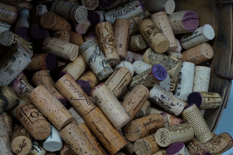 500 wine CORKS - All NATURAL, AUTHENTIC selected labels, from an EXOTIC ...