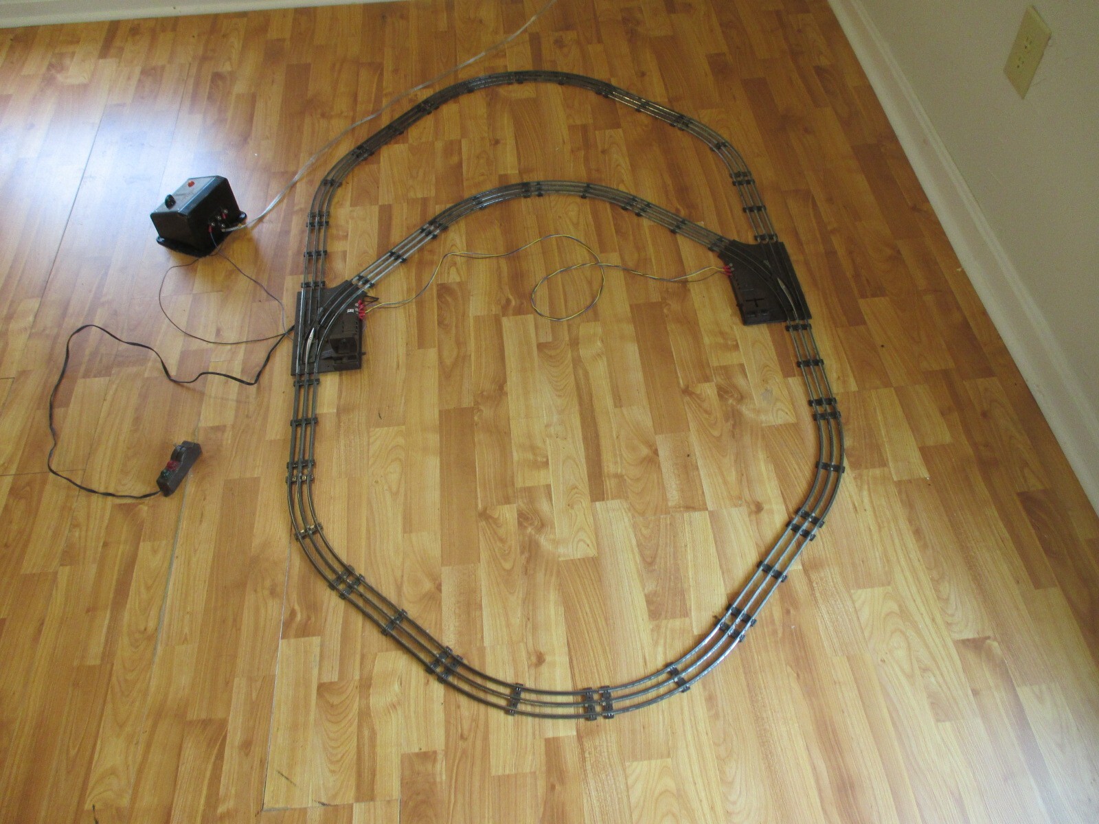 Lionel O-27 wired up turnout switches and 20 sections of track | eBay