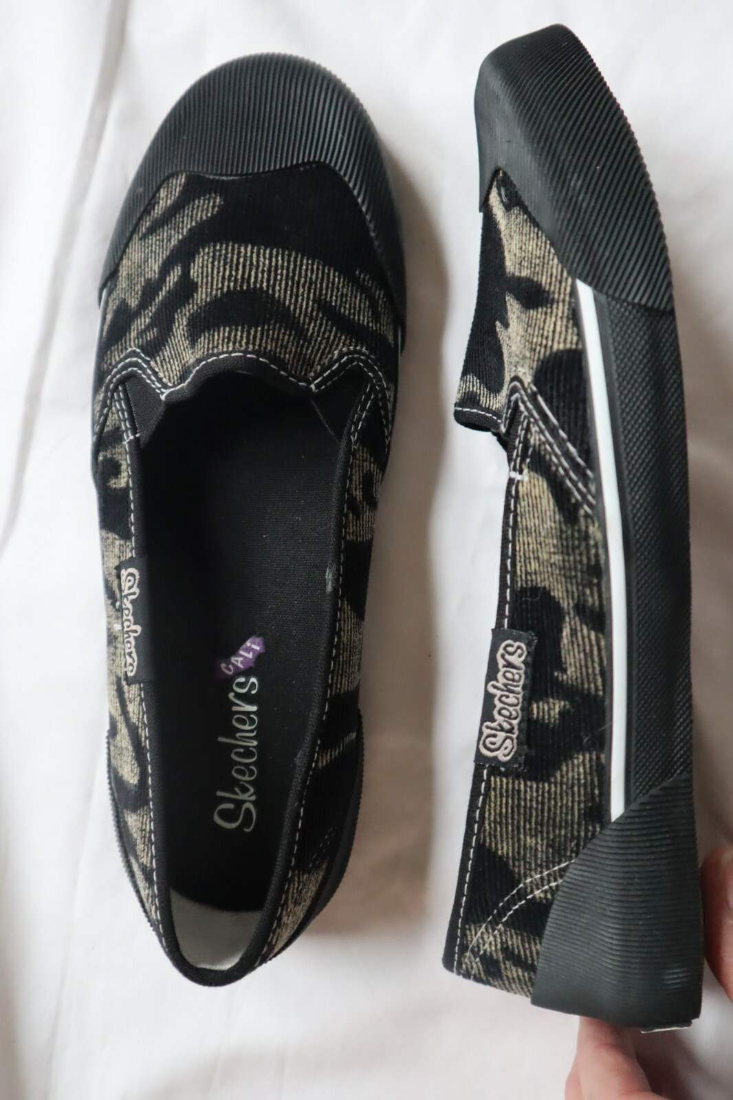 Black Pattern Corduroy SKECHERS Cali Flats 7.5 - Gem