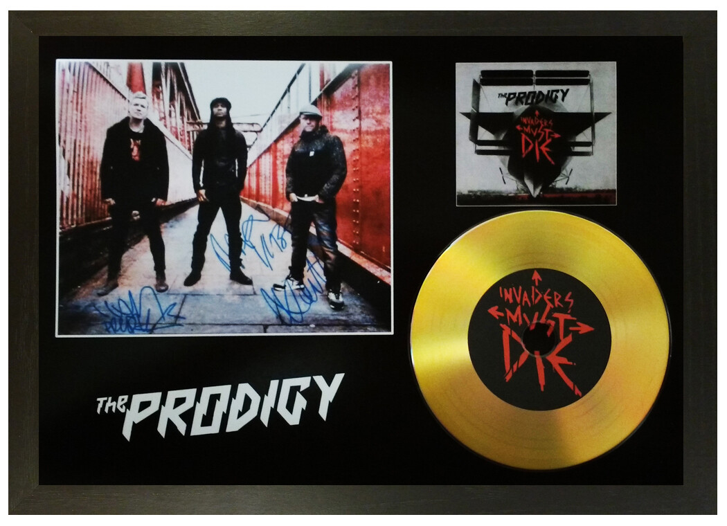THE PRODIGY SIGNED GOLD DISC COLLECTABLE MEMORABILIA GIFT 'INVADERS ...