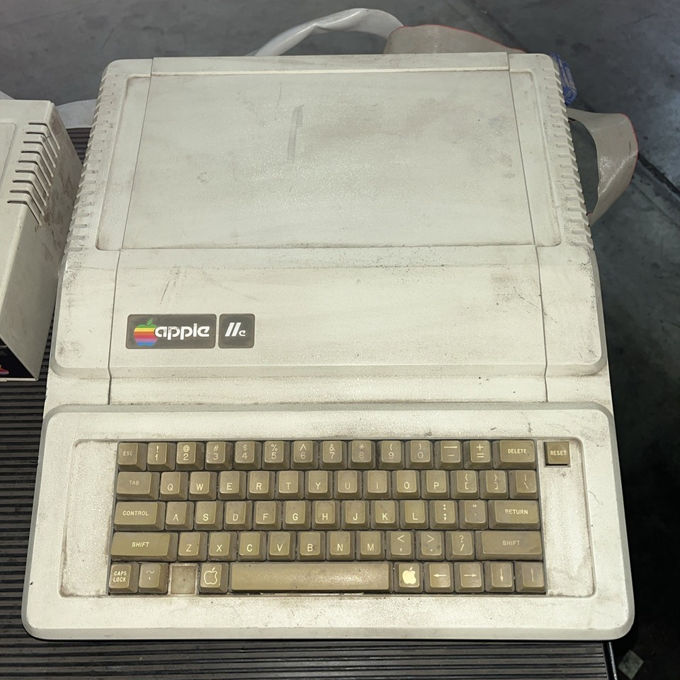 VINTAGE APPLE IIC COMPUTER W DISK II A20003 | eBay