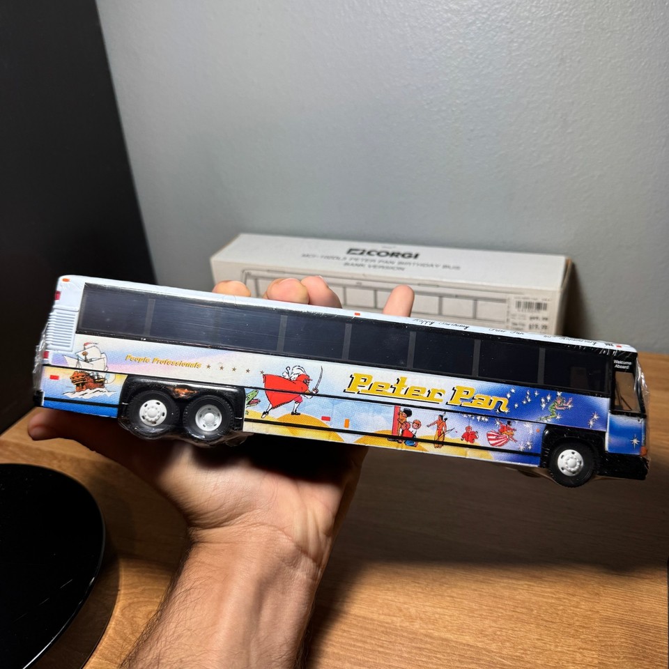 Corgi Modern Buses USA MCI-102 DL3 Peter Pan Birthday Bus Bank 60th ...