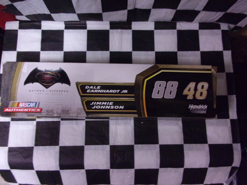 NASCAR Dale Earnhardt Jr/Jimmie Johnson Batman VS Superman Remorque 1: ...