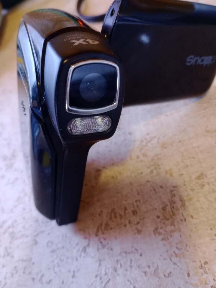 Coby Snapp CAM4002 Digital Camcorder 4X Digital Zoom 2.4" LCD Screen ...