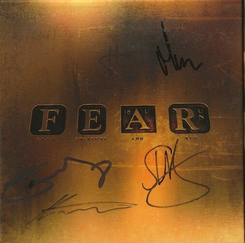 FEAR COFFRET COLLECTOR LUXE CD + DVD + LIVRET SIGNÉ PAR LES MEMBRES DE ...
