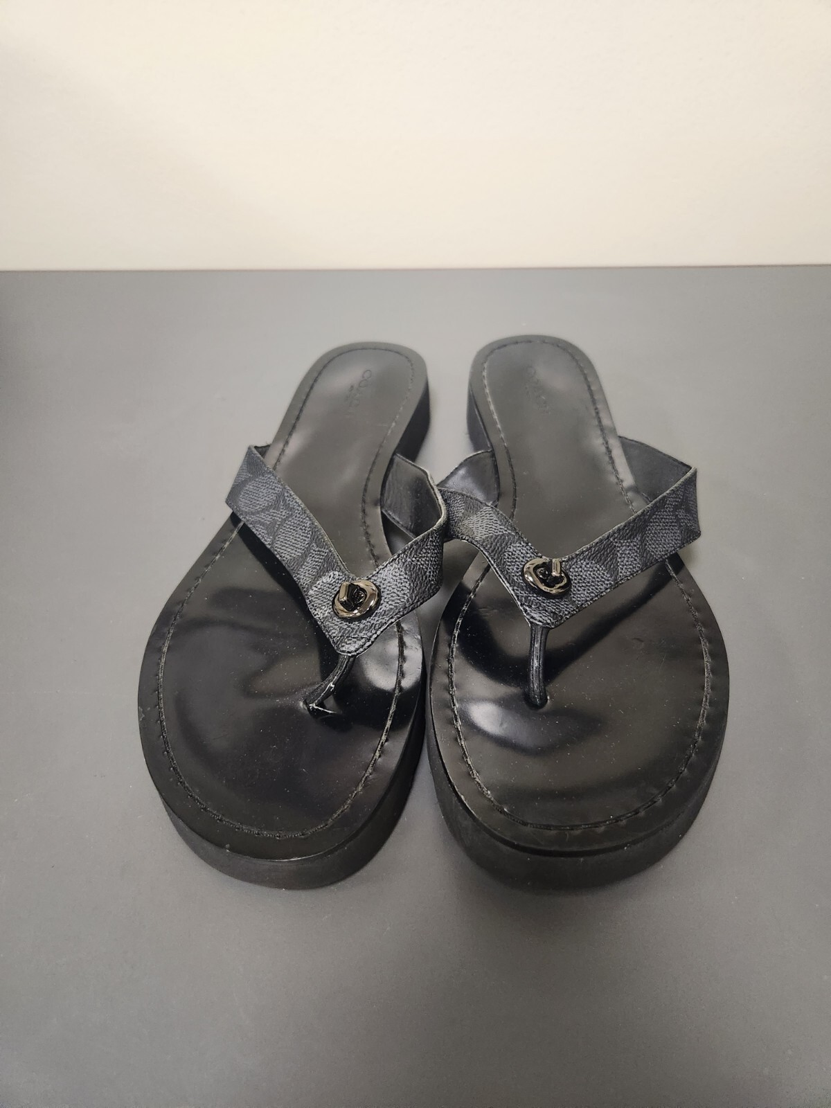 Coach Shelly Turn lock details Flip Flop Black Sz 39.5 - Gem