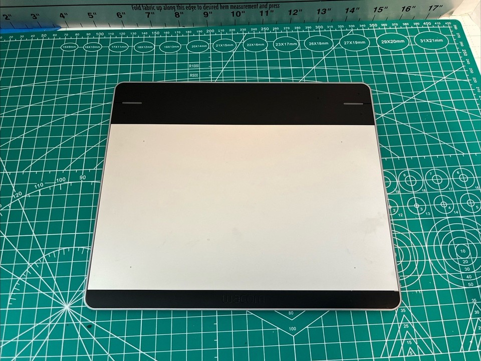 Wacom CTL-480 Intuos Drawing Tablet Only Small Set Creative | eBay