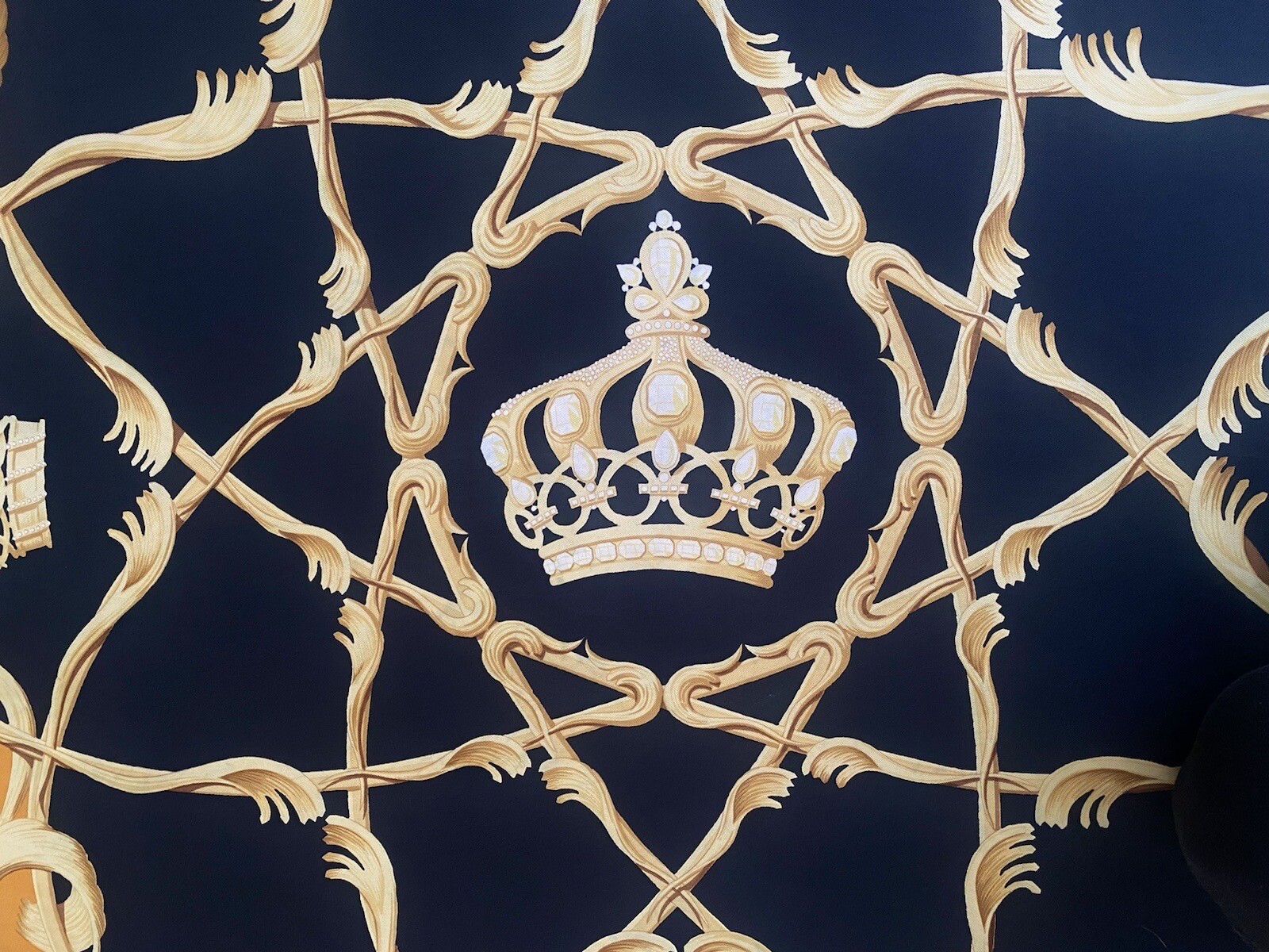 Carré en soie HERMES "Crown" Julie Abadie 2009 | eBay