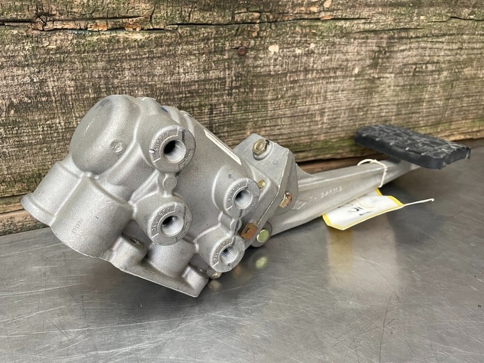 Treadle Valve Assembly w/ Brake Pedal HEMTT M978 M983 M984 M984A1 ...