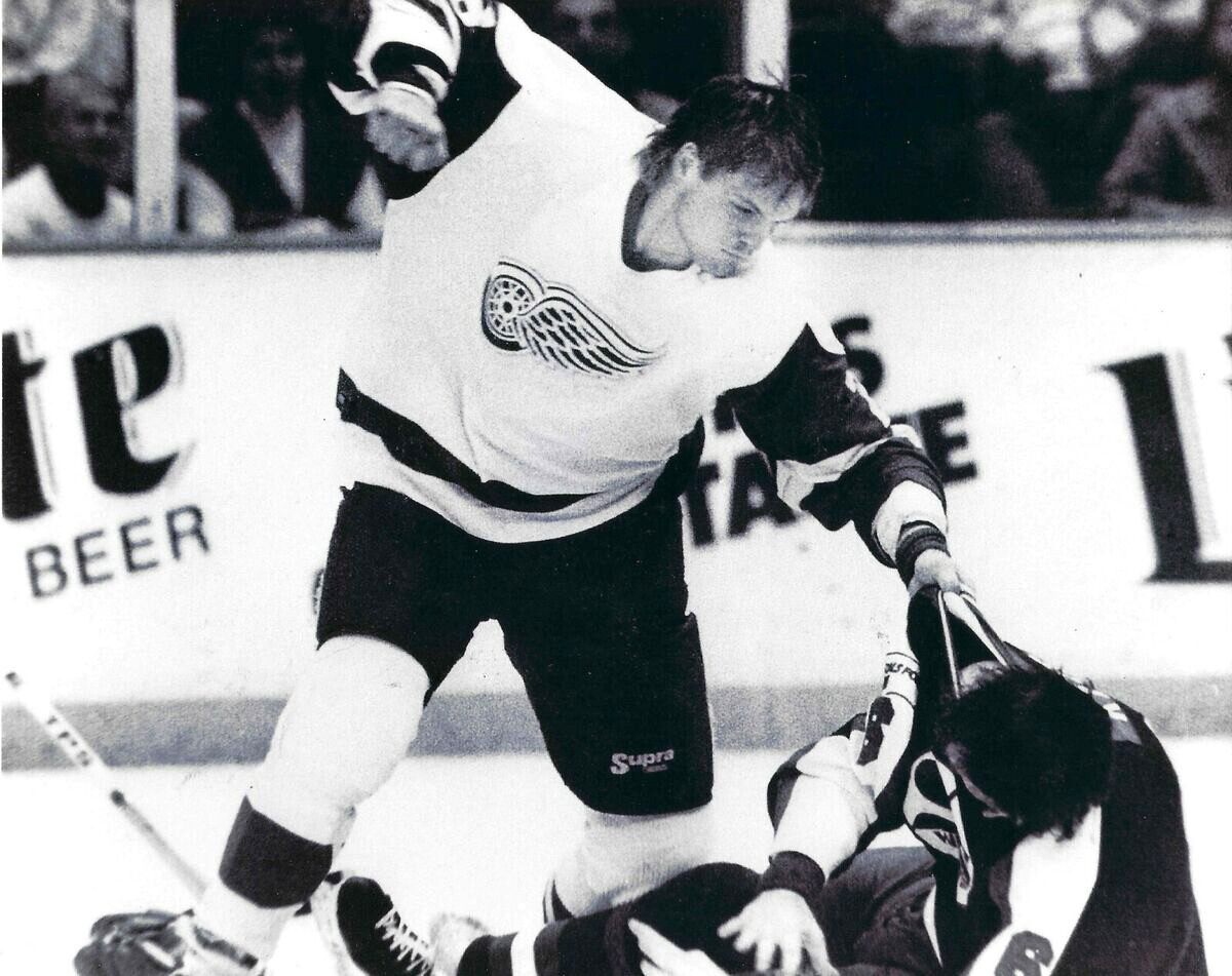 Joey Kocur Jim Kyte In A Fight 8x10 Picture Celebrity Print | eBay