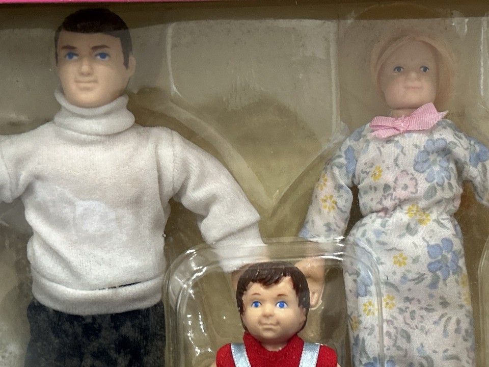 Our House Family Miniature Doll House Largo Toys Bendable Figures Dad ...