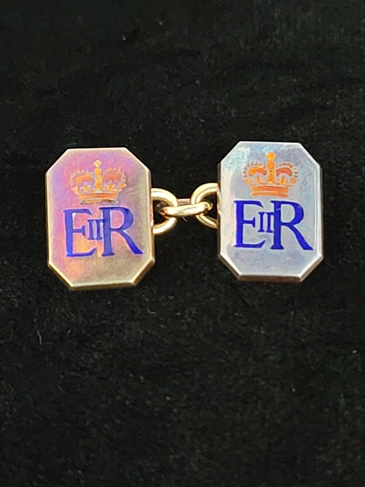 Queen Elizabeth II Gold Royal Presentation Cufflinks ERII Monogram ...