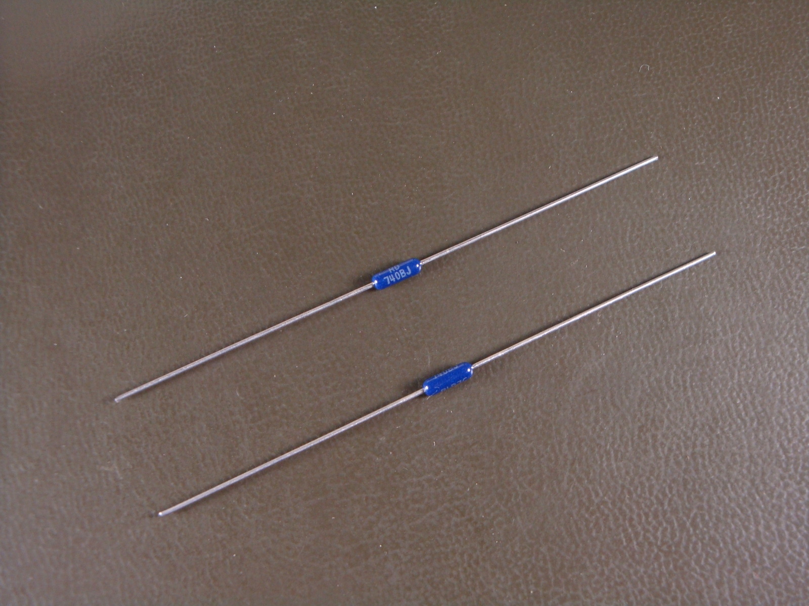 Lot of 2 RLR07C2400GS Vishay Metal Film Resistor 240 Ohm 2% 250mW 1/4W ...