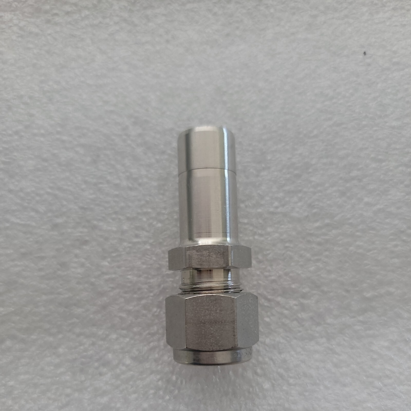 Swagelok SS-600-R-8BT, SST, Bored-Through Reducer, 3/8 in. Tube OD x 1/ ...