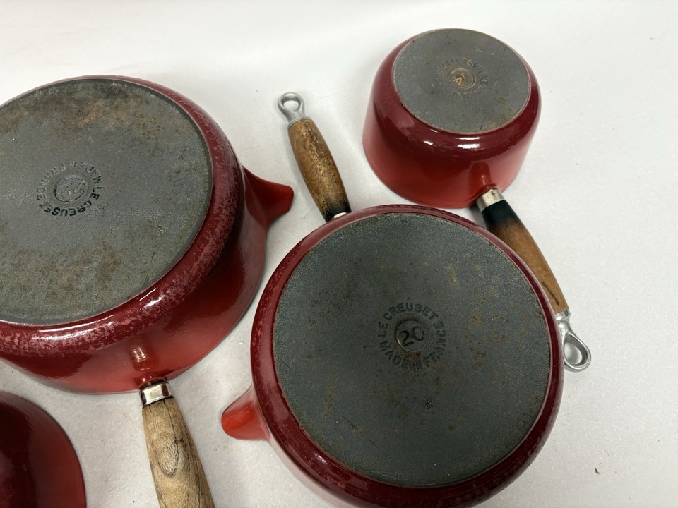 Le Creuset 5 Piece Saucepan Set & Stand Red Cast Iron 22,20,18,16,14 ...