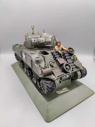 21st Century Toys WWII M4A3 Sherman Tank With Commander 1:18 Scale Rare ...