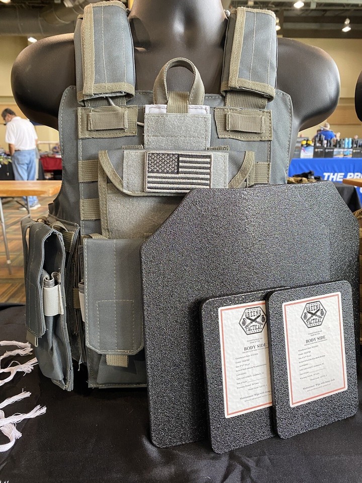 Tactical Vest Plate carrier w/ 2 Curved 10x12 Plates & Side Plates ...