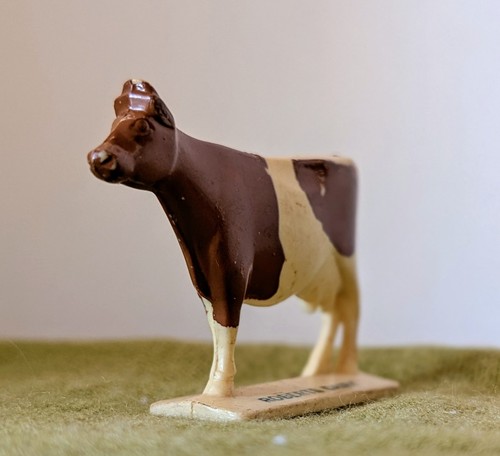Roberts Dairy Farms Golden Guernsey Plastic Cow Fig 2⅛"Long, 1 ½" Tall ...