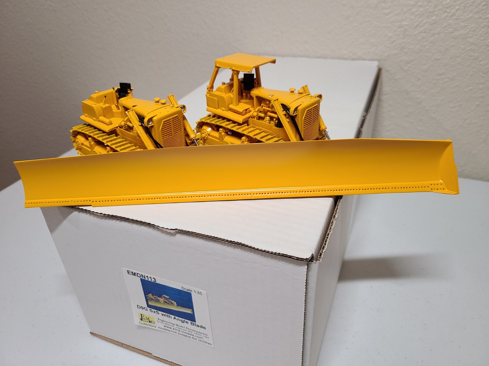 Caterpillar Cat D9G SxS with Angle Blade - EMD 1:50 Scale Model #N113 ...