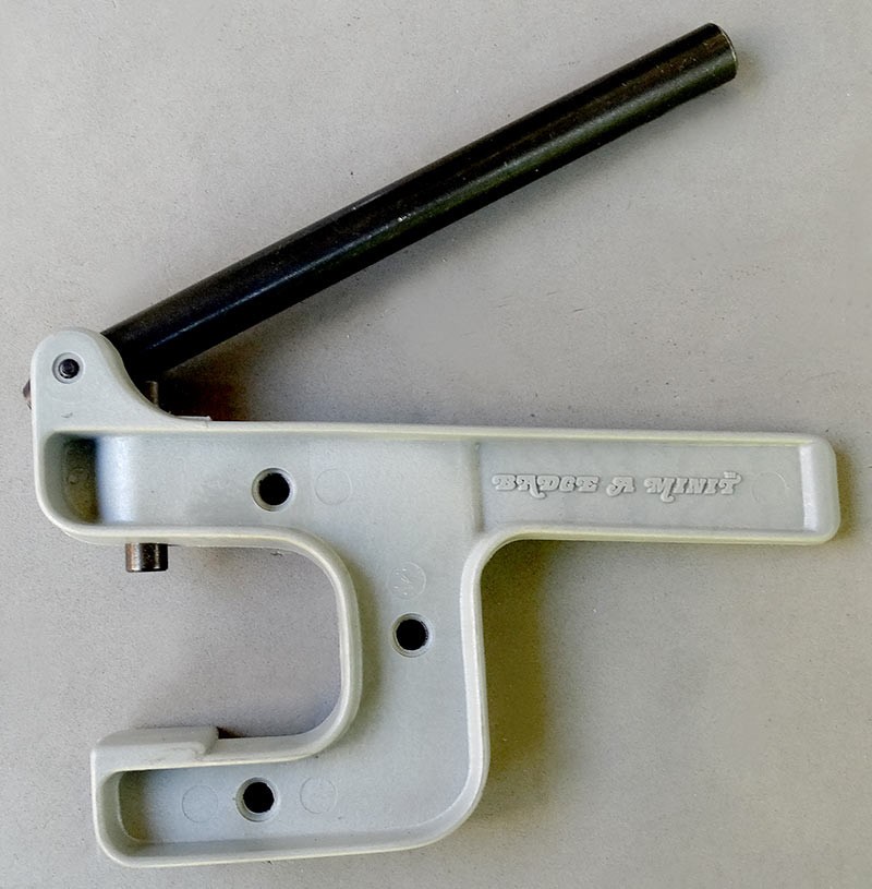 Badge-A-Minit Hand Press Button Maker w/ Rings Shells Fronts Pinbacks ...