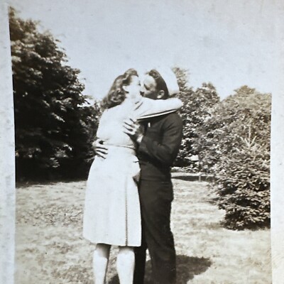 1940s WWII WW2 VINTAGE PHOTO Passionate Kiss navy sailor ORIGINAL ...