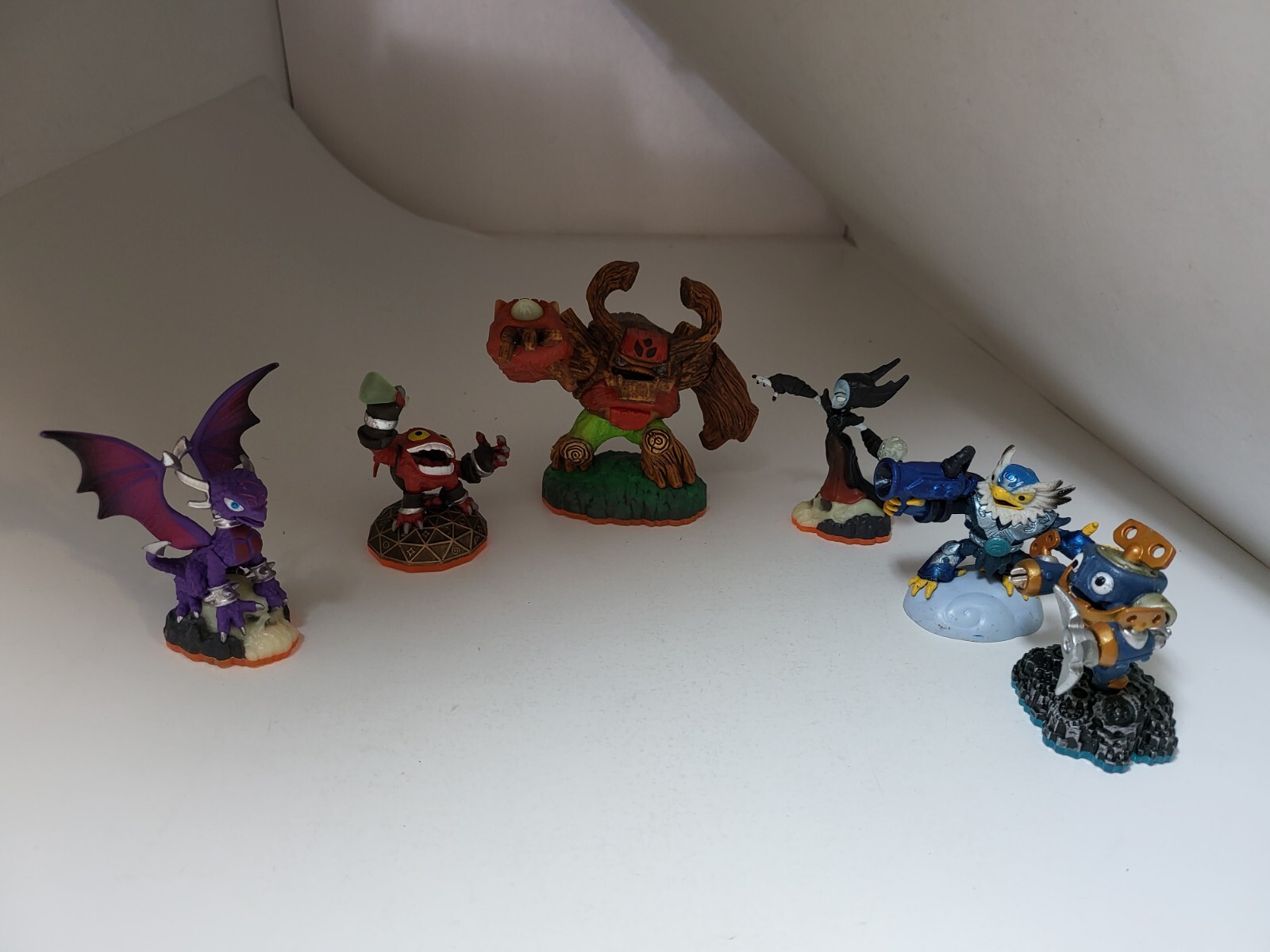 6 Skylanders Figures Cynder, Pop Fizz,Wind Up, Jet-Vac,Lightcore Hex ...