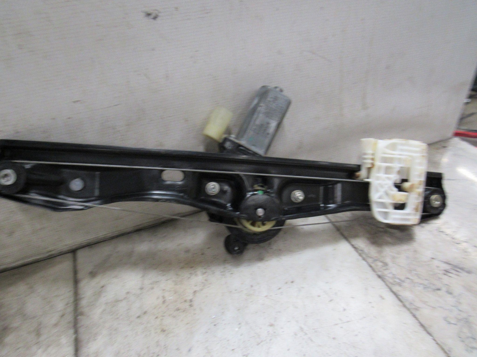 REGULATEUR DE VITRE LATÉRALE PASSAGER ARRIÈRE BMW I328 OEM 2012-2018 RH ...