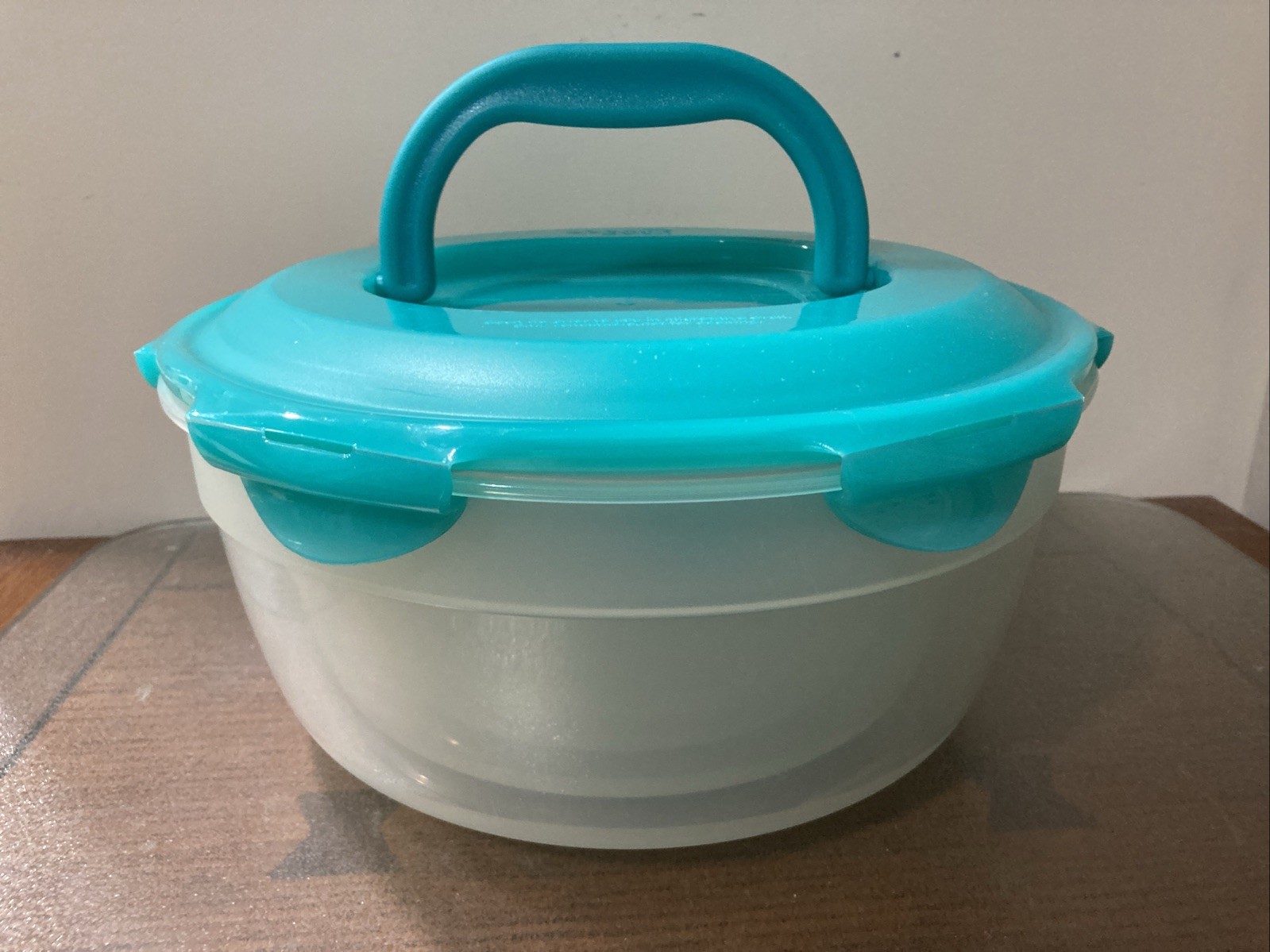 Lock N Lock - Set of 8 Round Nesting Containers With Green Lids | eBay