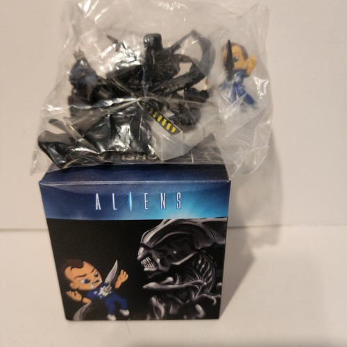 Aliens Collector's Deries Queen Takes Bishop Loot Crate Mini Figure | eBay