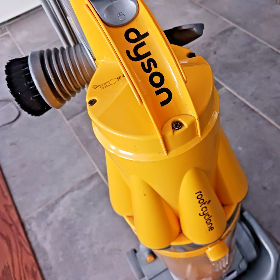 DYSON DC07 UPRIGHT YELLOW VACUUM CLEANER ROOT CYCLONE + ATTACHMENT ...