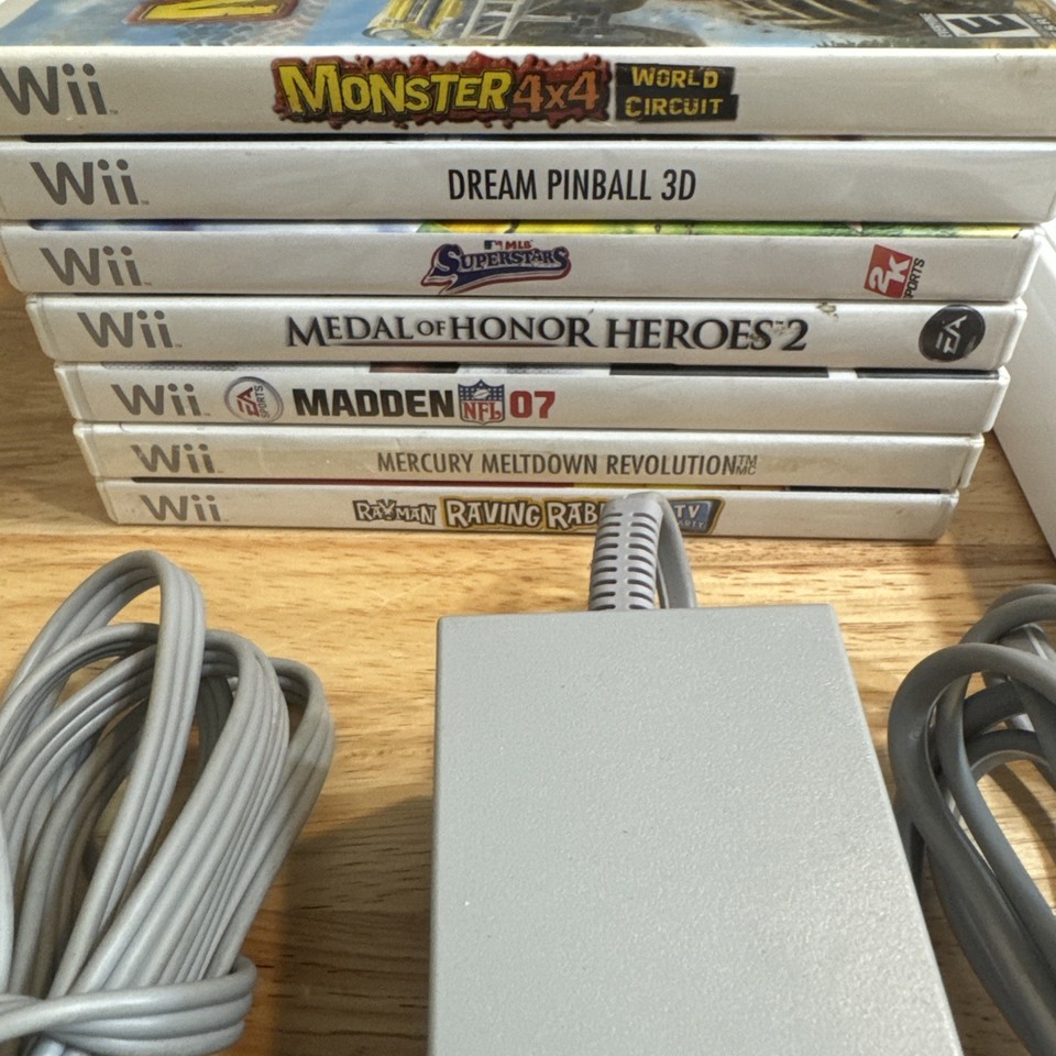 Nintendo Wii Gamecube Compatible Console Bundle White RVL-001 w/Remotes ...