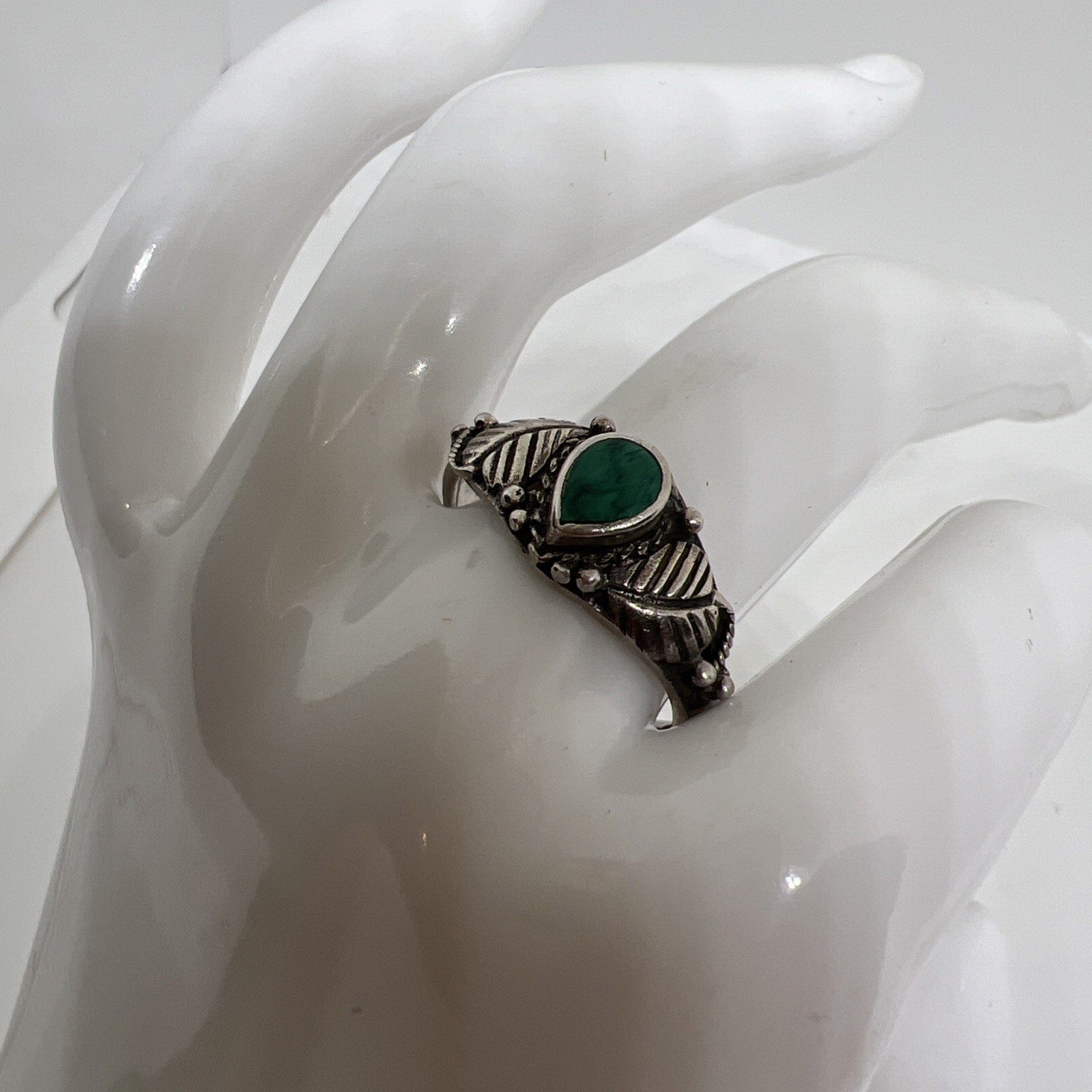 Beautiful Vintage Signed 925 Sterling Silver Green Stone Size 8 Ring ...