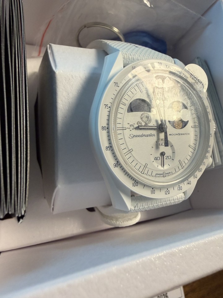 Swatch X Omega EARTHPHASE - MOONSHINE GOLD SO33W701L Cold Moon Original ...