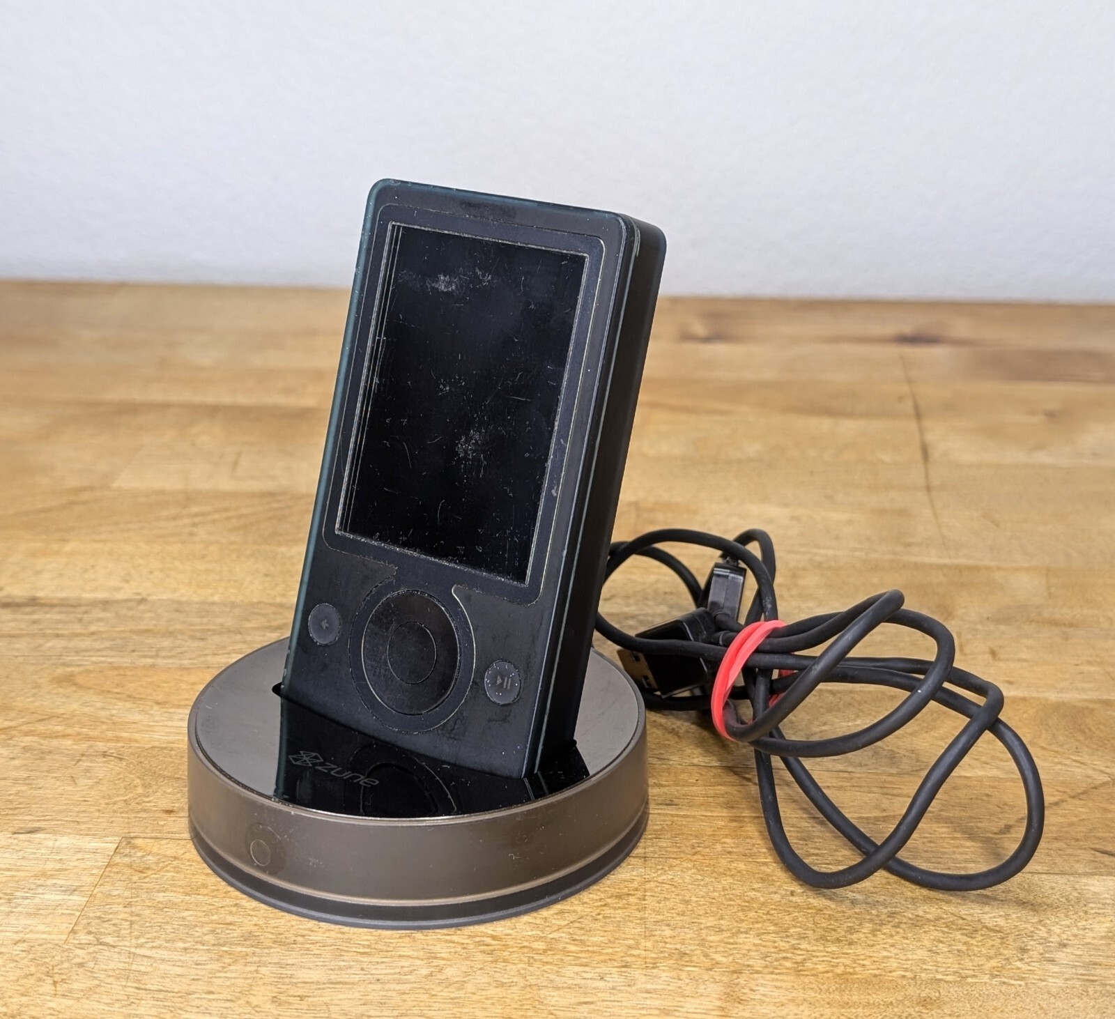 Microsoft Zune Portable Digital Media Player Model 1089 30GB (Black ...