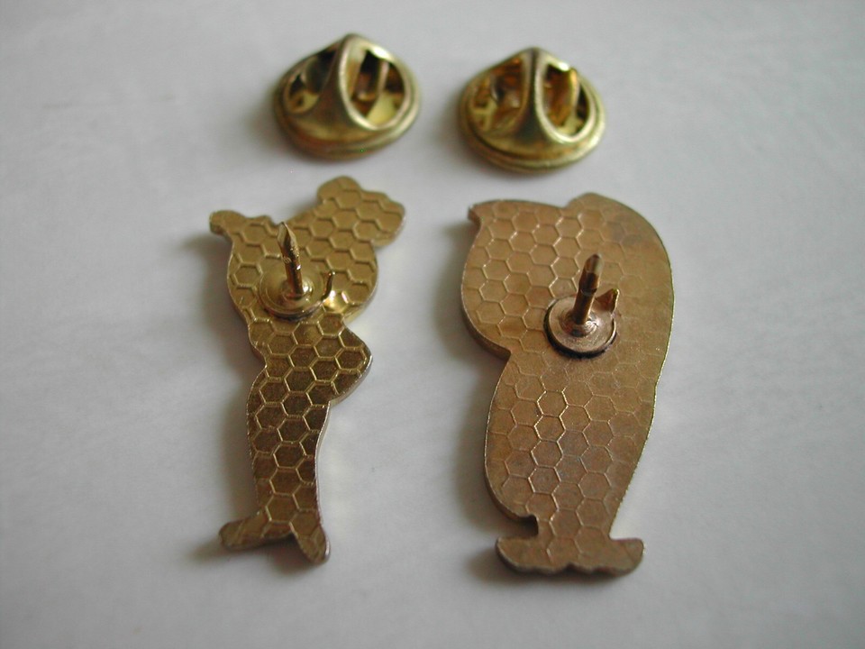2 Badges Pins Pétrole ESSO Mr & Mme Goutte Oil Huile Petrolum Produit ...