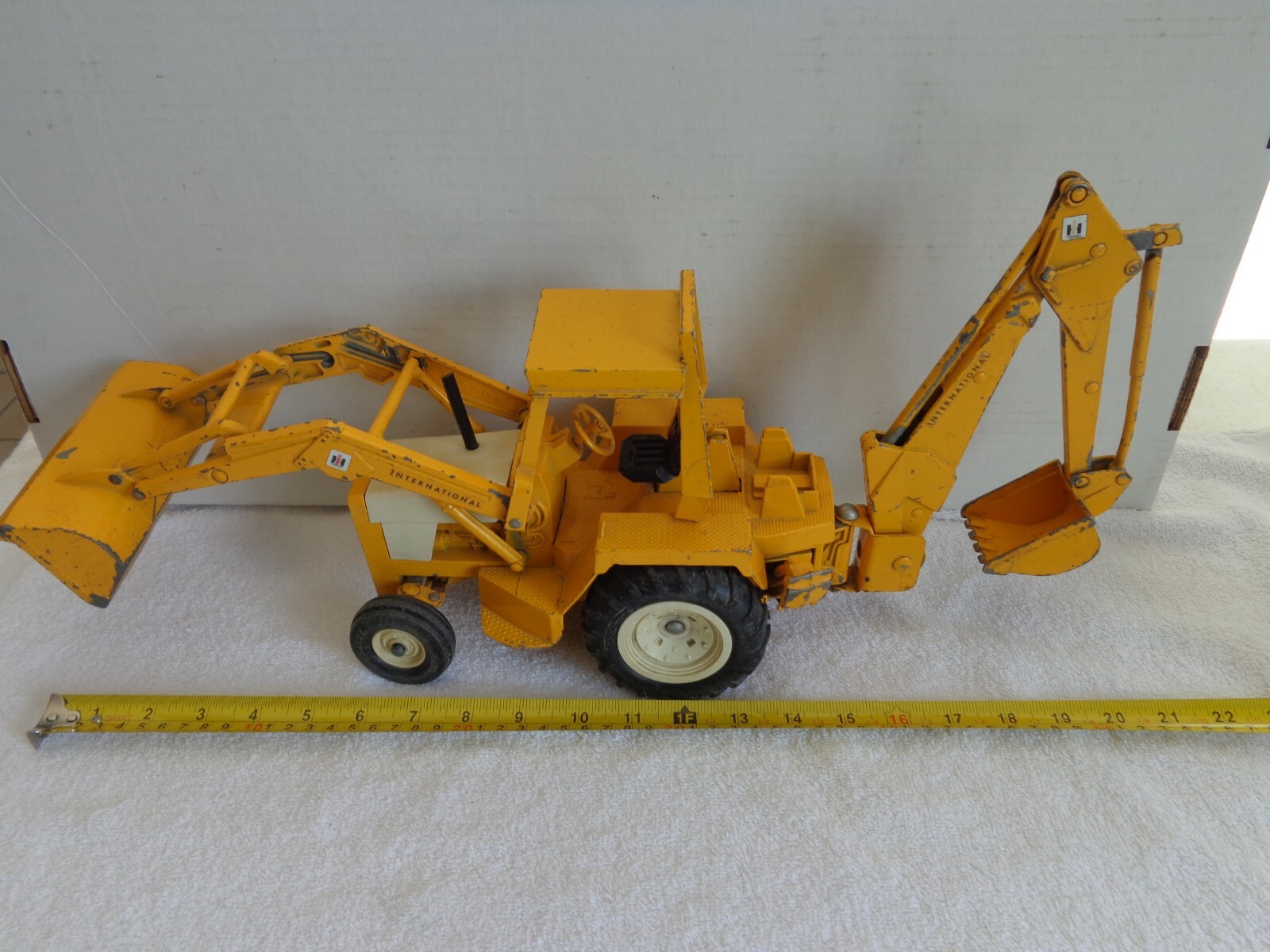 Vintage ERTL International IH Backhoe Loader Tractor 1:16 Scale Yellow ...