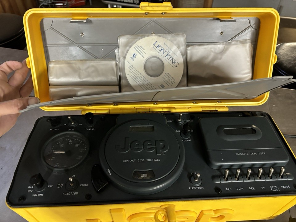 Jeep Telemania Portable Stereo CD/AM FM Radio/Cassette Player Boombox ...