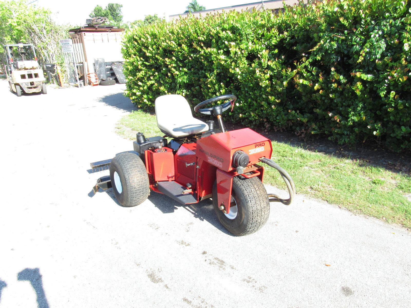 Toro 3020 Sand Pro Sand Trap Rake 3 Wheel Drive Rahn Groomer Dependable ...