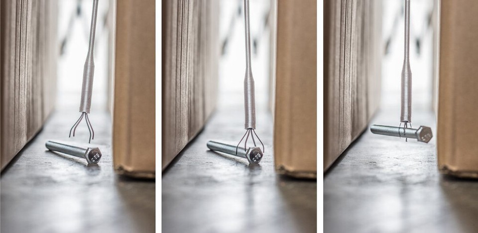 NON-MAGNETIC FLEXIBLE MECHANIC CLAW 24" PICK-UP TOOL SPRING LOADED ...