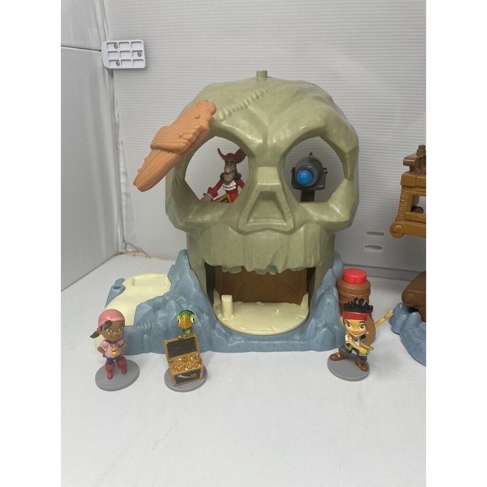 Jake And The Neverland Pirates Skull Islands Playset Figures Izzy Jake ...