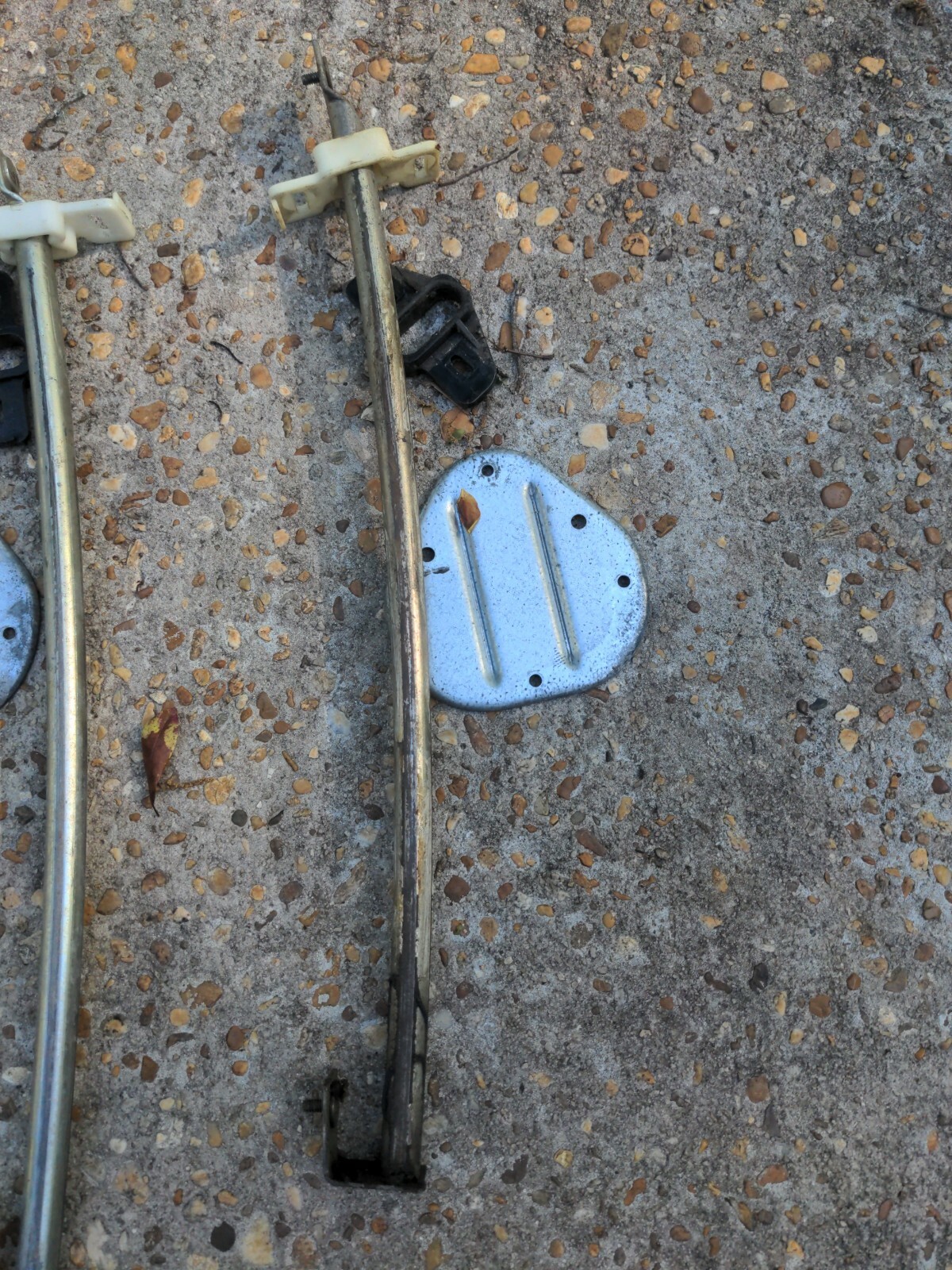 1976 1977 1978 1979 Lincoln Continental Town Car Window Guide rod Front ...